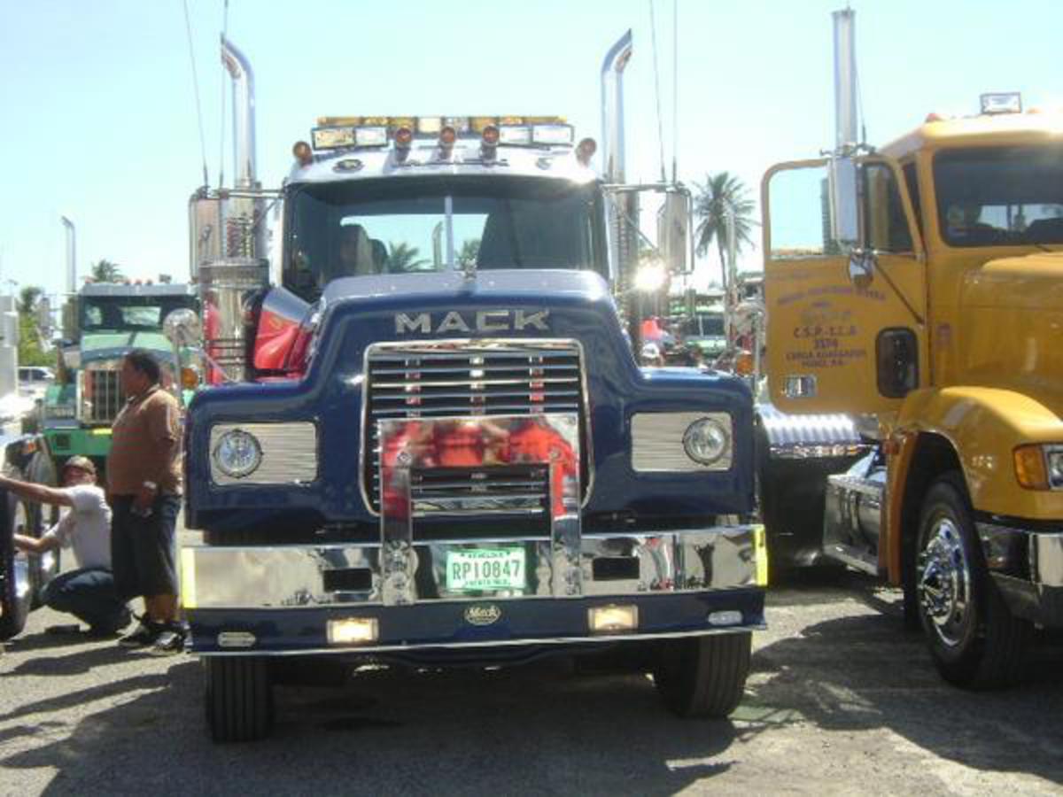 TopWorldAuto >> Photos of Mack R600 - photo galleries