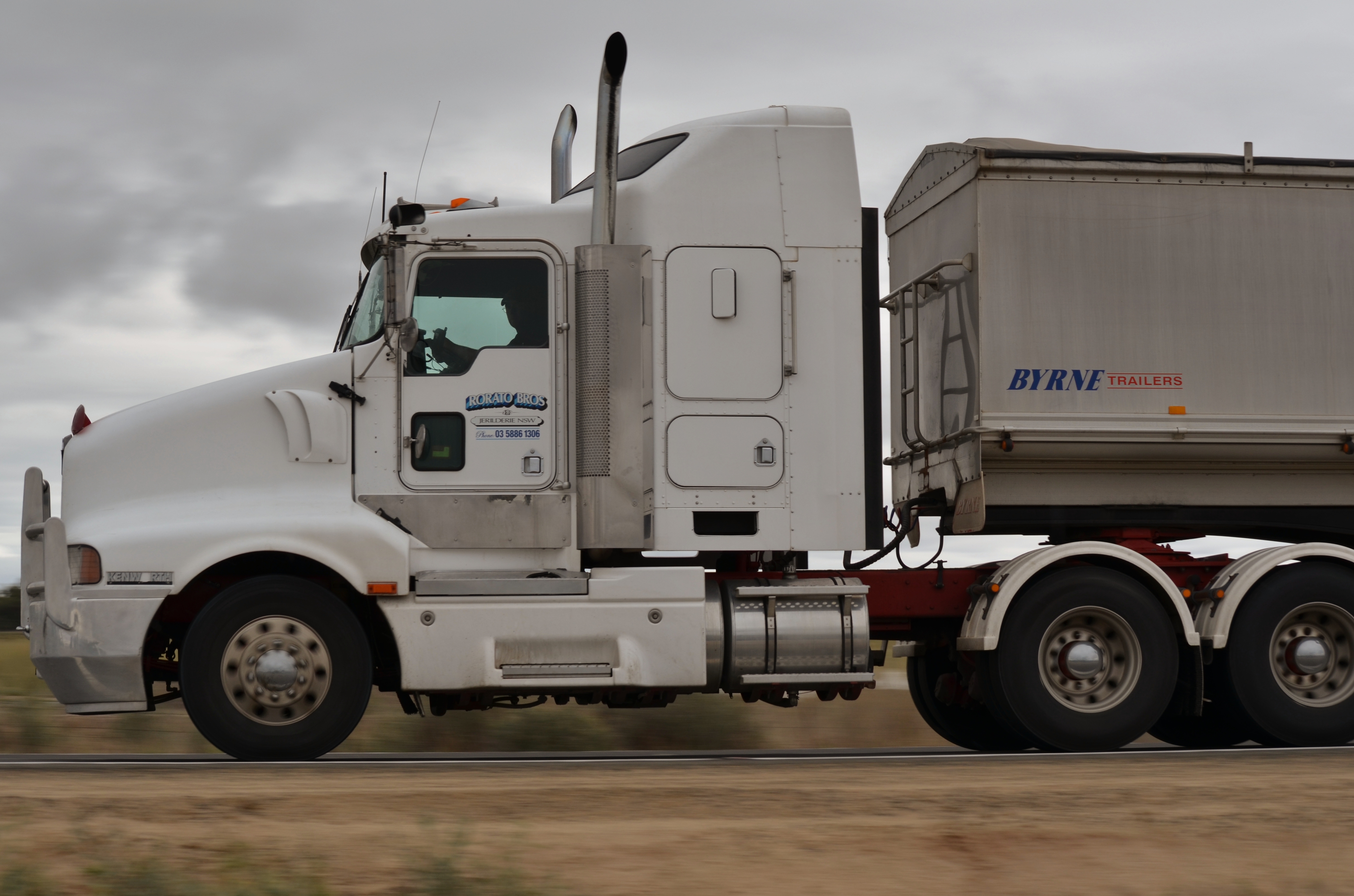 TopWorldAuto >> Photos of Kenworth T604 - photo galleries