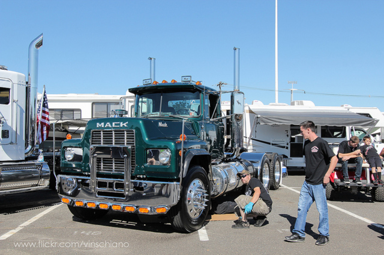 TopWorldAuto >> Photos of Mack R700 - photo galleries