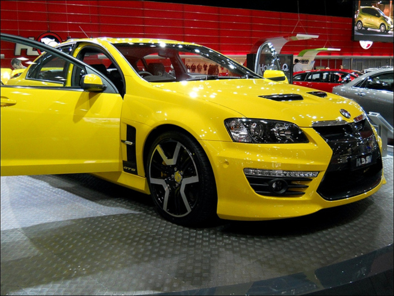 TopWorldAuto >> Photos of HSV GTS VE series - photo galleries