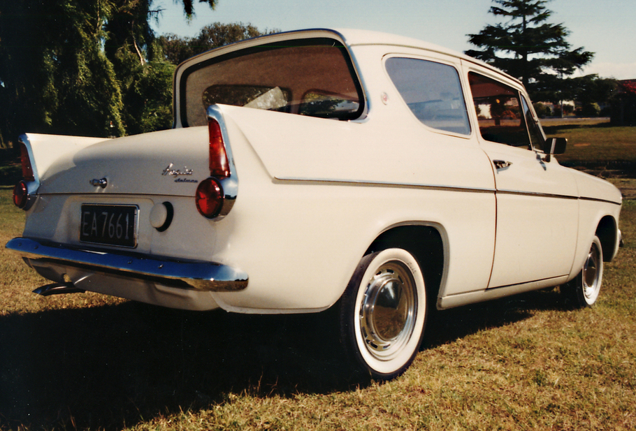 TopWorldAuto >> Photos of Anglia 1200 - photo galleries