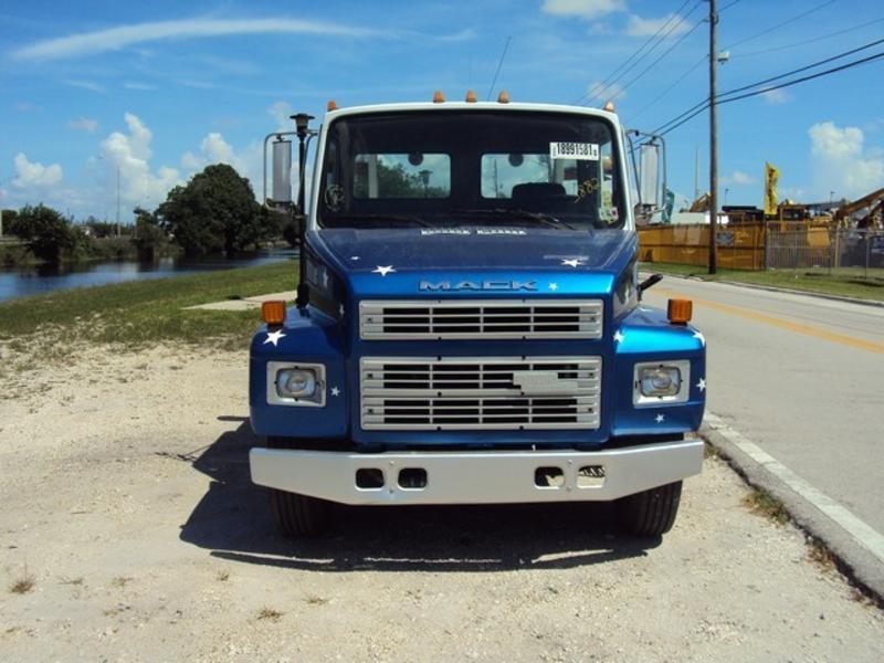 TopWorldAuto >> Photos of Mack CS200 - photo galleries