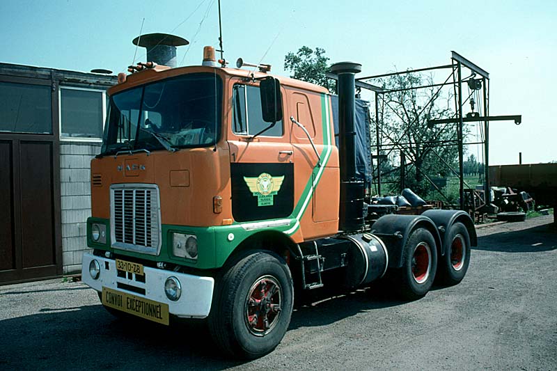 TopWorldAuto >> Photos of Mack F700 - photo galleries