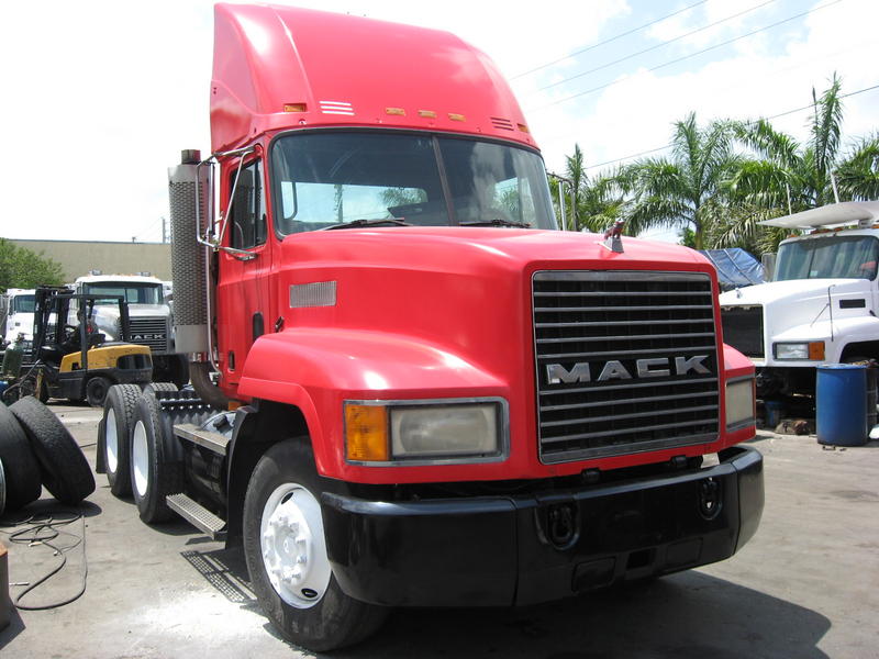 TopWorldAuto >> Photos of Mack CH 613 - photo galleries