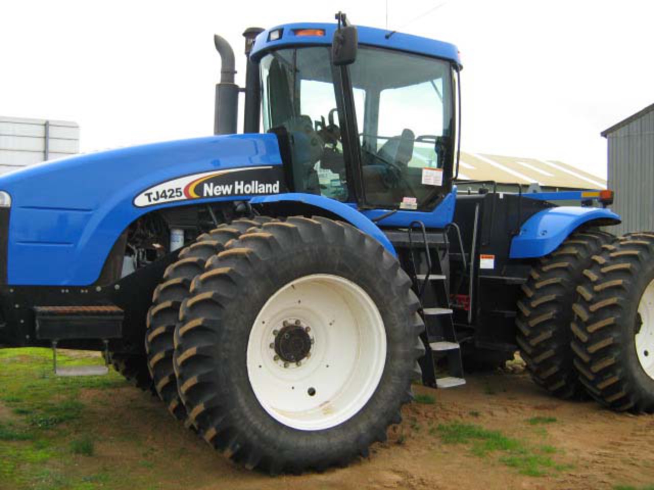 TopWorldAuto >> Photos of New Holland TJ425 - photo galleries