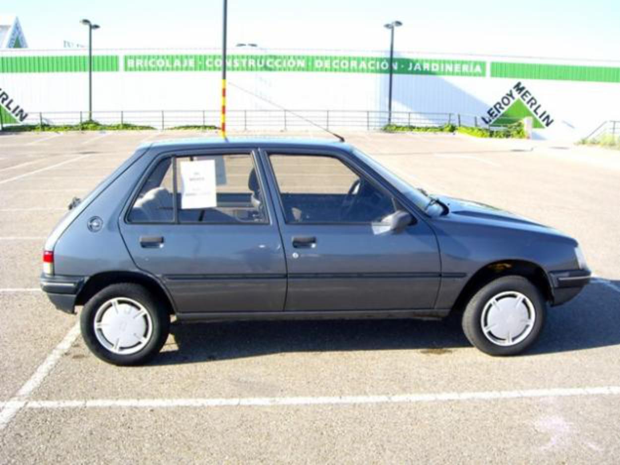 TopWorldAuto >> Photos of Peugeot 205 GR - photo galleries