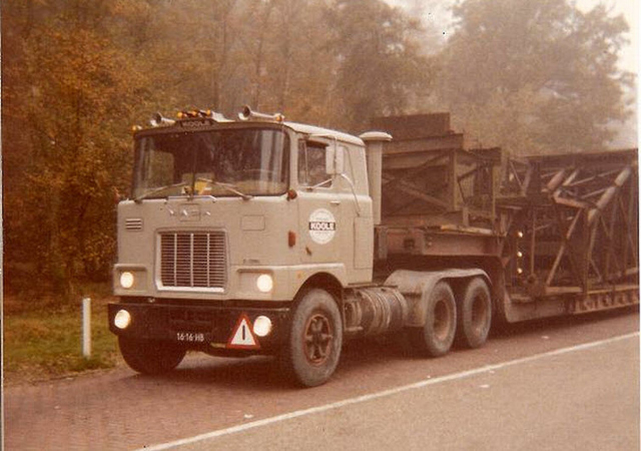 TopWorldAuto >> Photos of Mack F700 - photo galleries