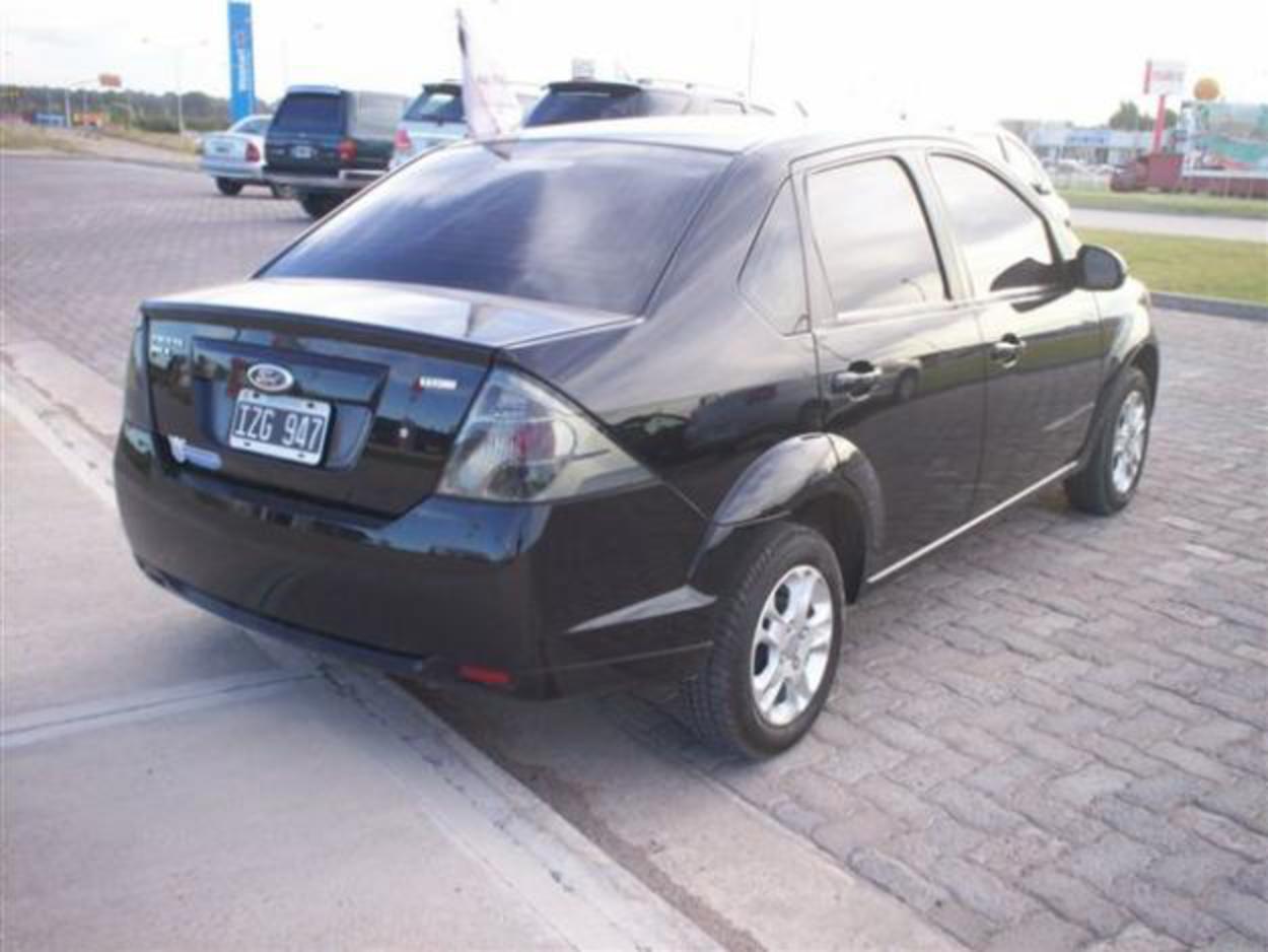 TopWorldAuto >> Photos of Ford Fiesta Max Edge - photo galleries