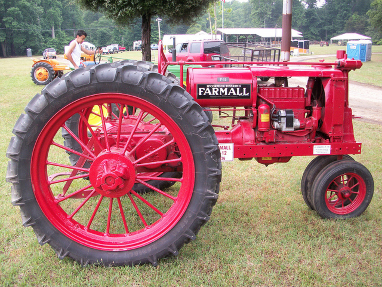 TopWorldAuto >> Photos of Farmall F-12 - photo galleries
