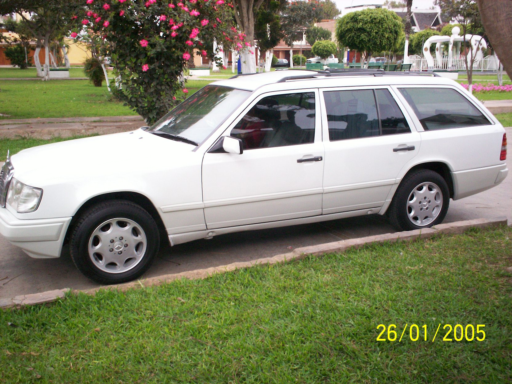 TopWorldAuto >> Photos of Mercedes-Benz 300 TE - photo galleries