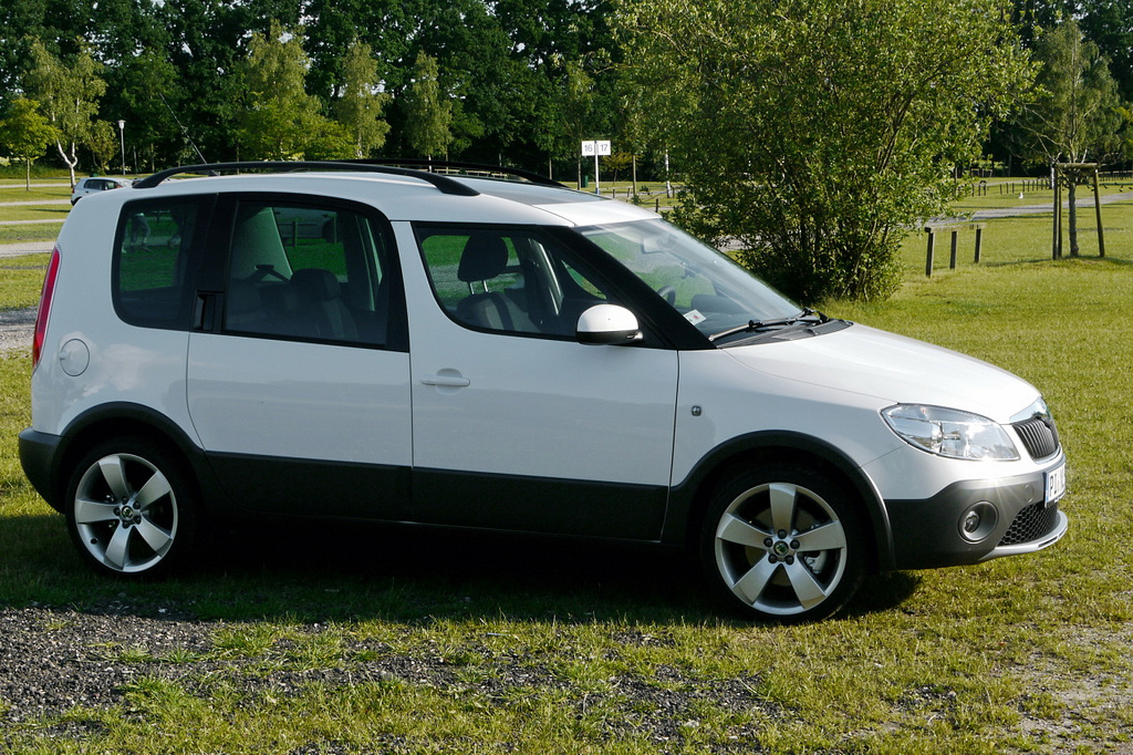 TopWorldAuto >> Photos of Skoda Roomster Scout - photo galleries