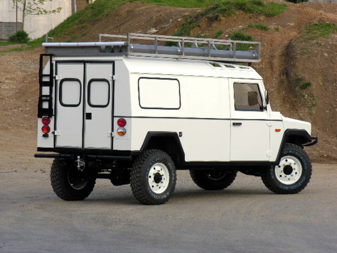 TopWorldAuto >> Photos of URO VAM TL - photo galleries