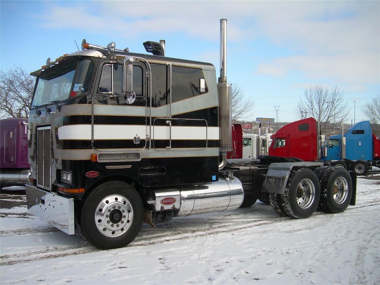 TopWorldAuto >> Photos of Peterbilt 362 - photo galleries