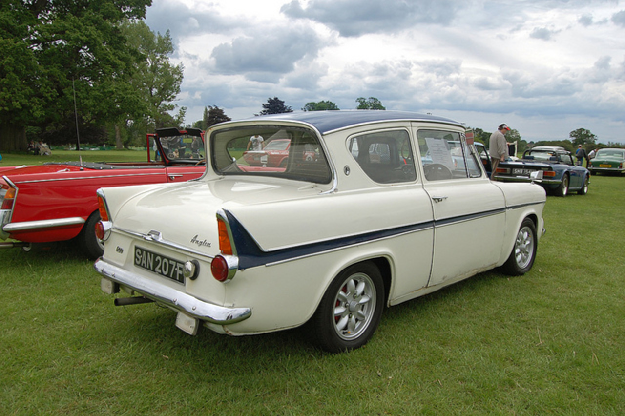 TopWorldAuto >> Photos of Anglia 1200 - photo galleries