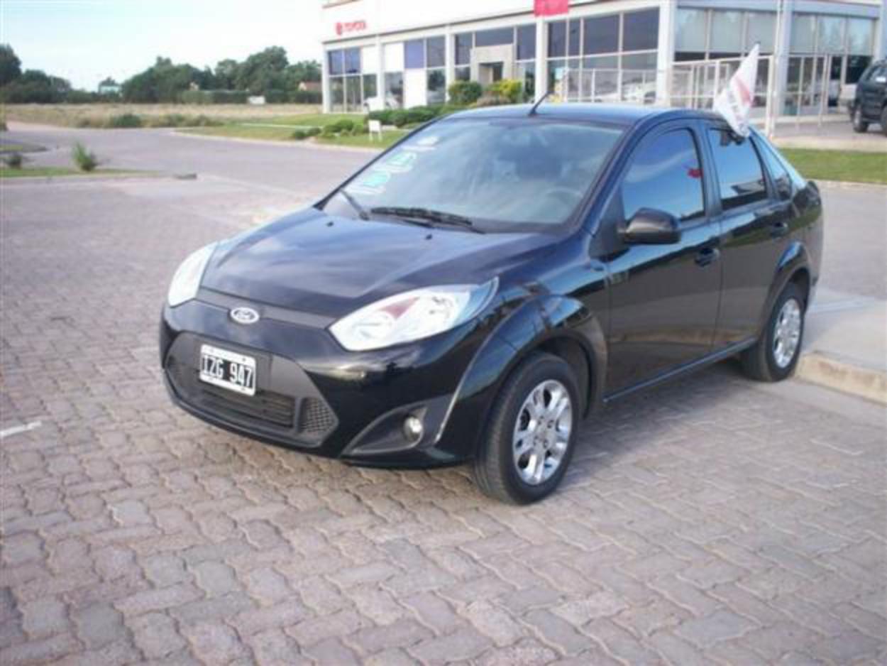 TopWorldAuto >> Photos of Ford Fiesta Max Edge - photo galleries