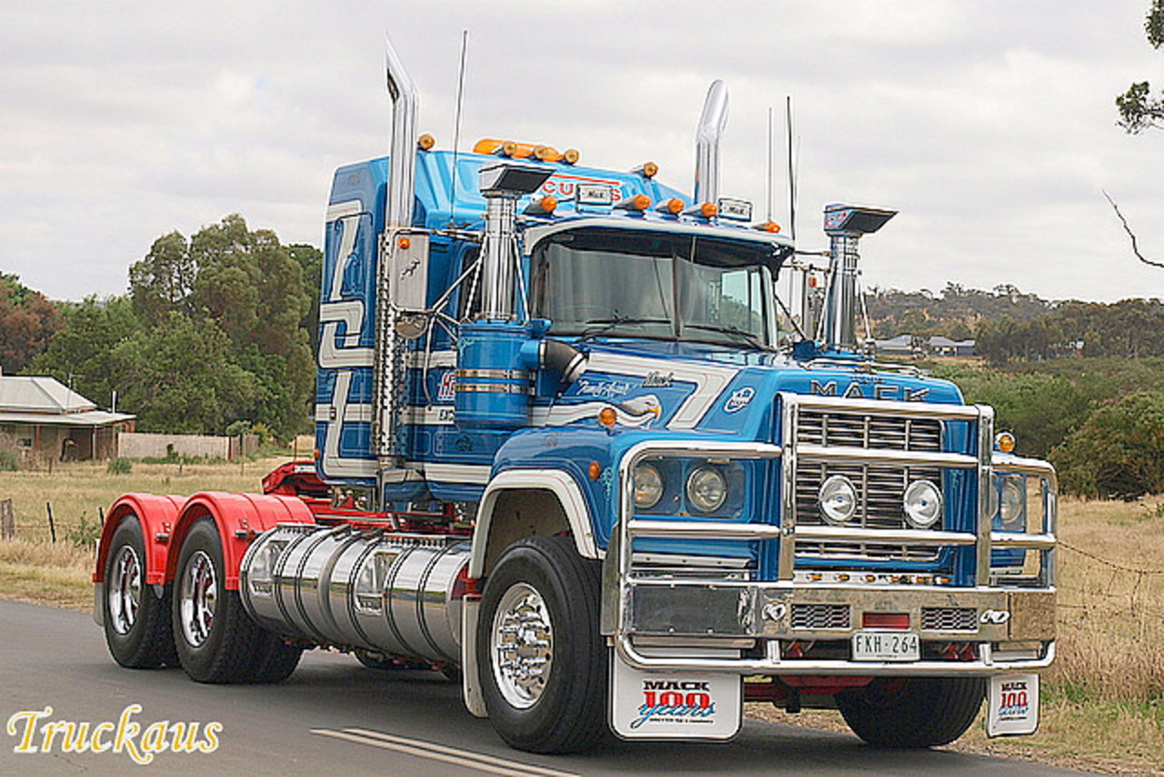 TopWorldAuto >> Photos of Mack R700 - photo galleries