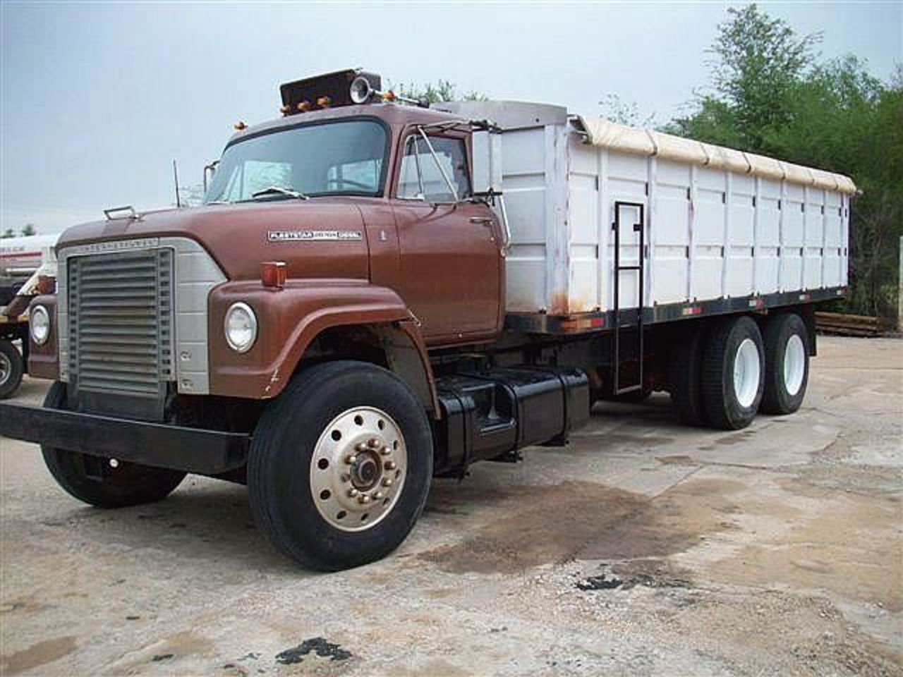 TopWorldAuto >> Photos of International 2000 - photo galleries