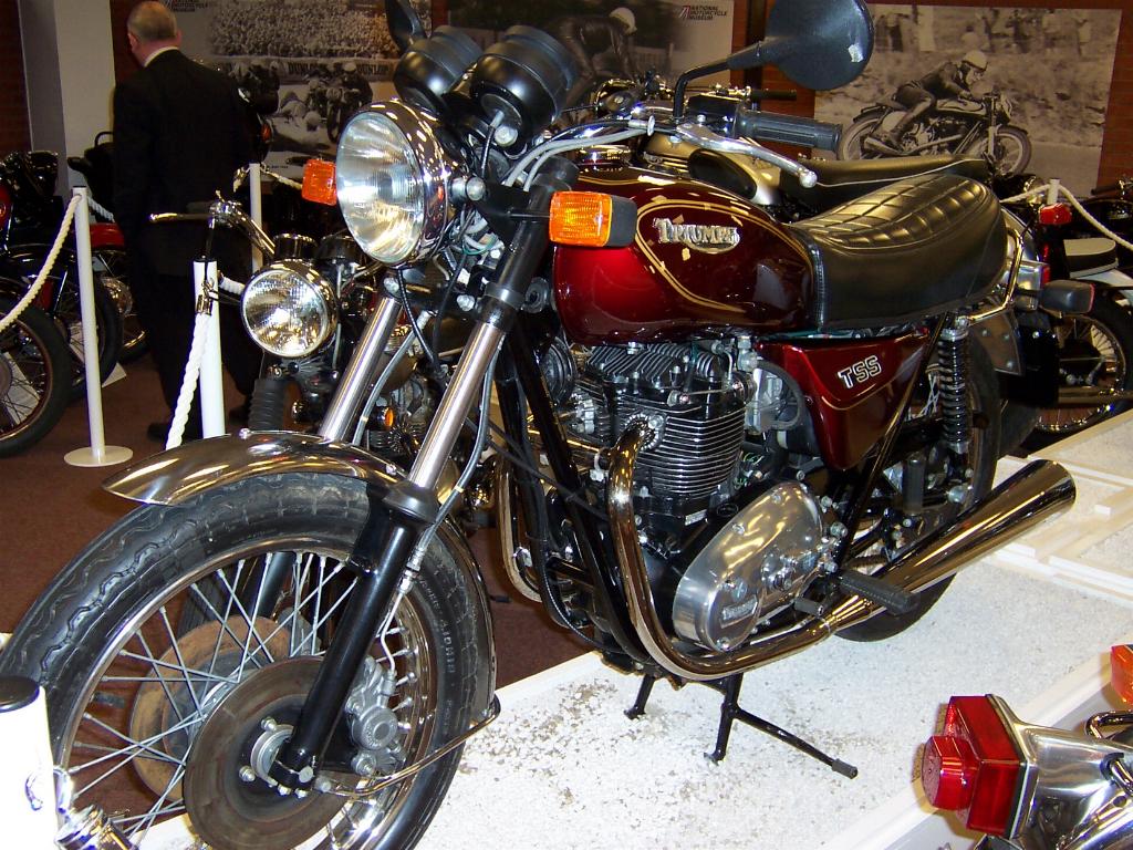 TopWorldAuto >> Photos of Triumph tss - photo galleries