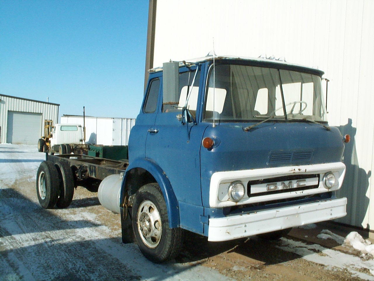 International Harvester 1700 tilt cab - specs, photos, videos and more ...