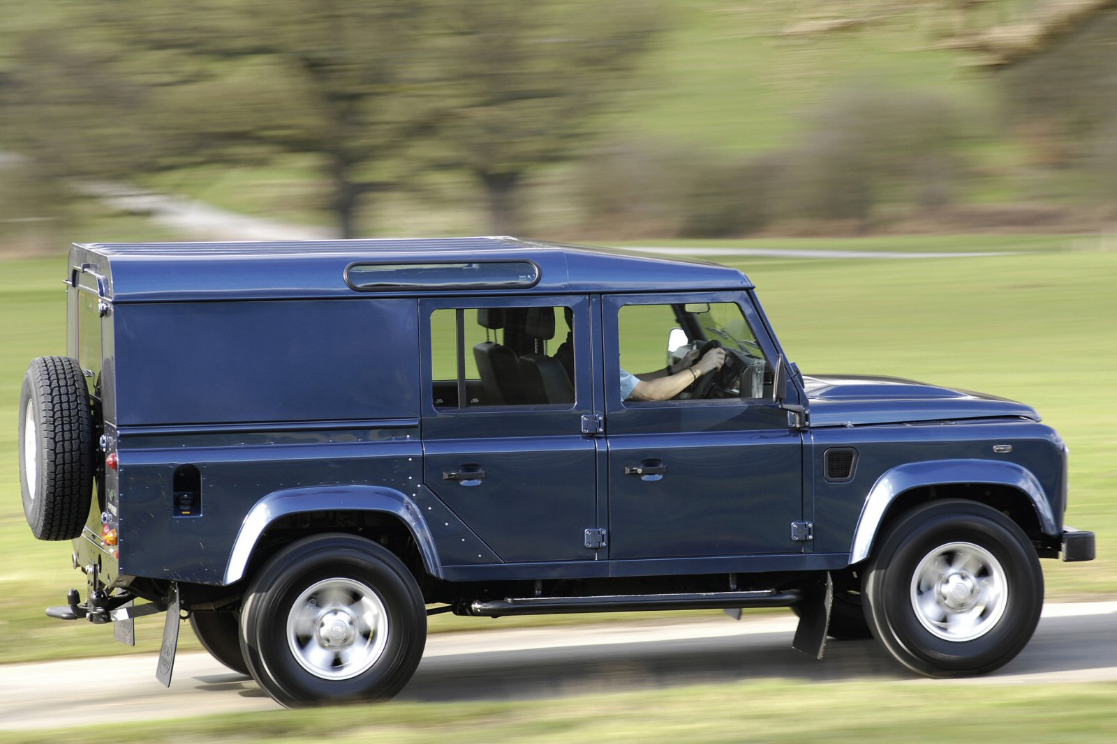 Land Rover Defender utility van - specs, photos, videos and more on ...