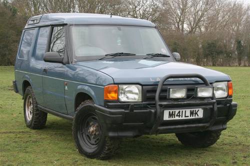 Land Rover Discovery 300 TDi Commercial - specs, photos, videos and ...