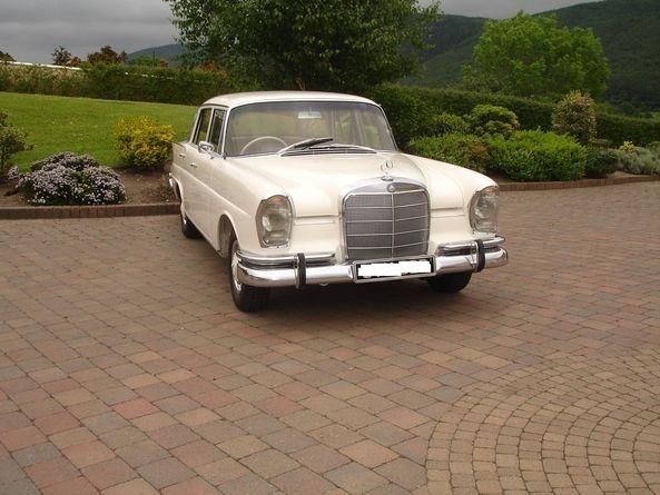 Mercedes-Benz 230 S Automatic - specs, photos, videos and more on ...