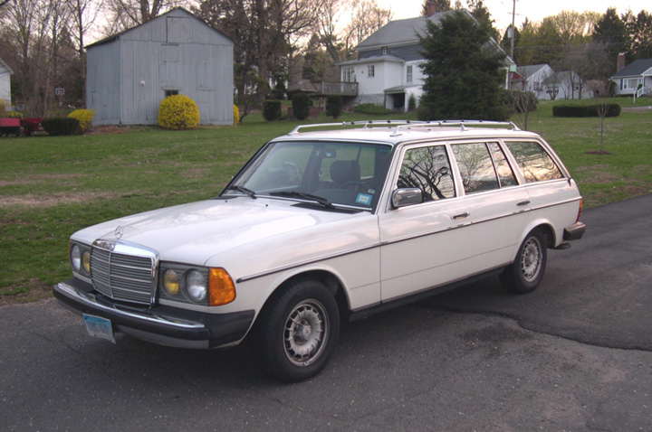 Mercedes-Benz 300 TD break - specs, photos, videos and more on TopWorldAuto