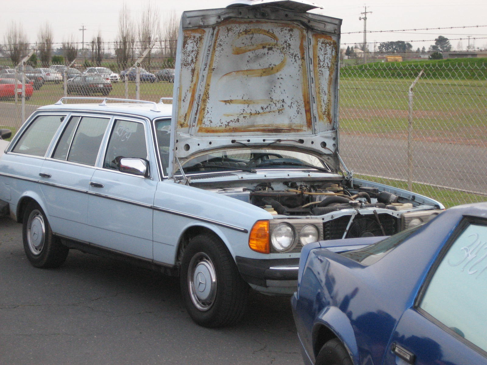 Mercedes-Benz 300 TD break - specs, photos, videos and more on TopWorldAuto