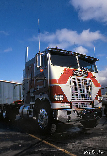 TopWorldAuto >> Photos of White Freightliner WFC - photo galleries