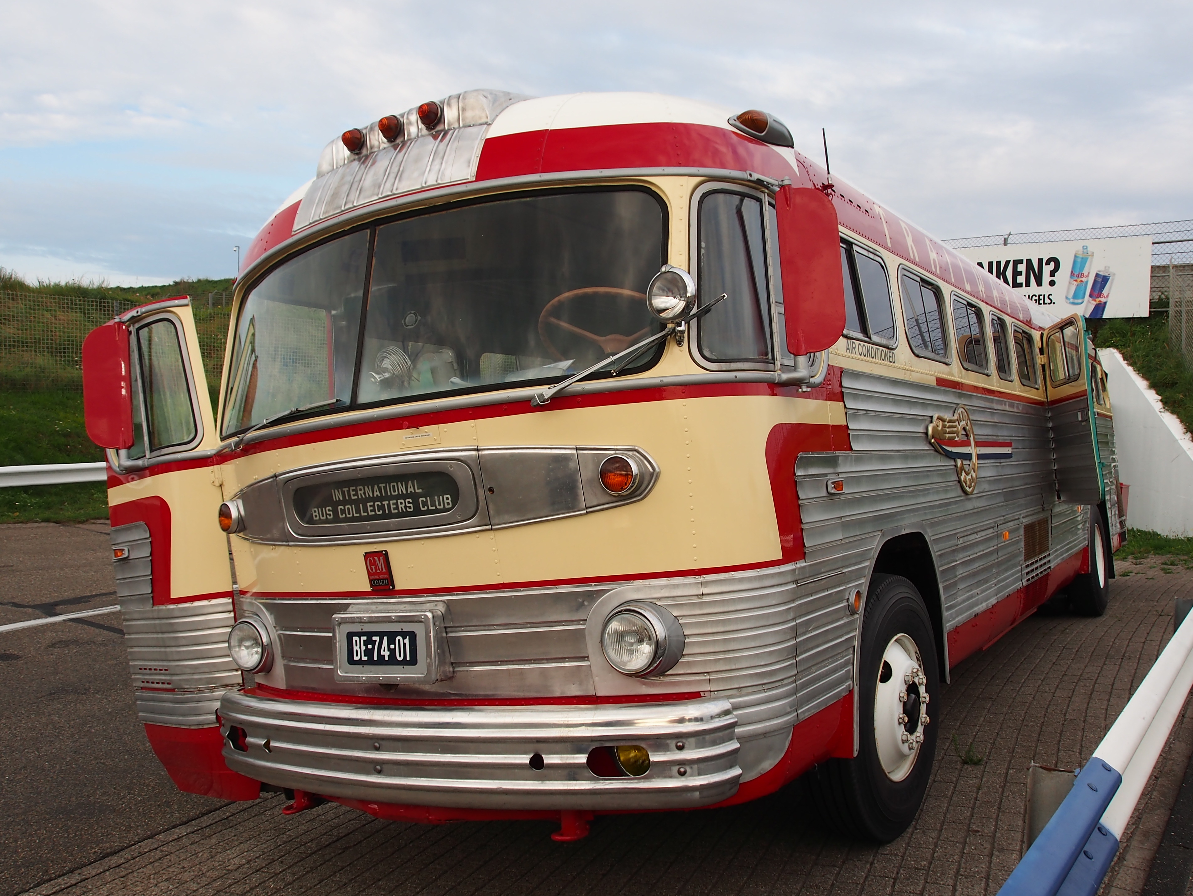 TopWorldAuto >> Photos of GMC Bus - photo galleries