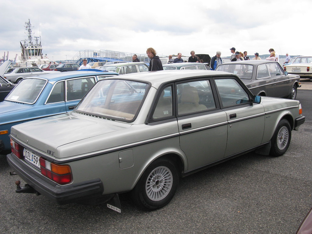 TopWorldAuto >> Photos of Volvo 240 GLT - photo galleries