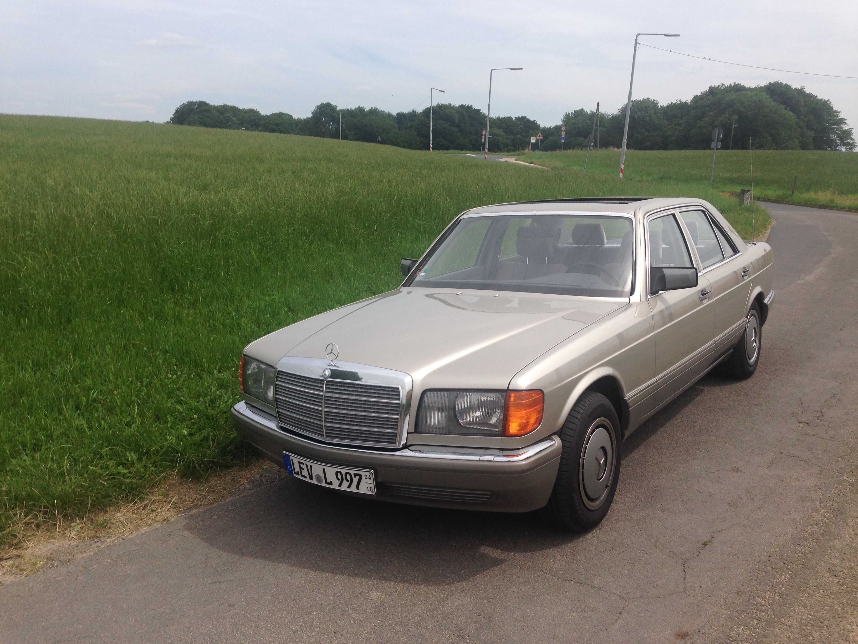 Mercedes-Benz 260 SE - specs, photos, videos and more on TopWorldAuto