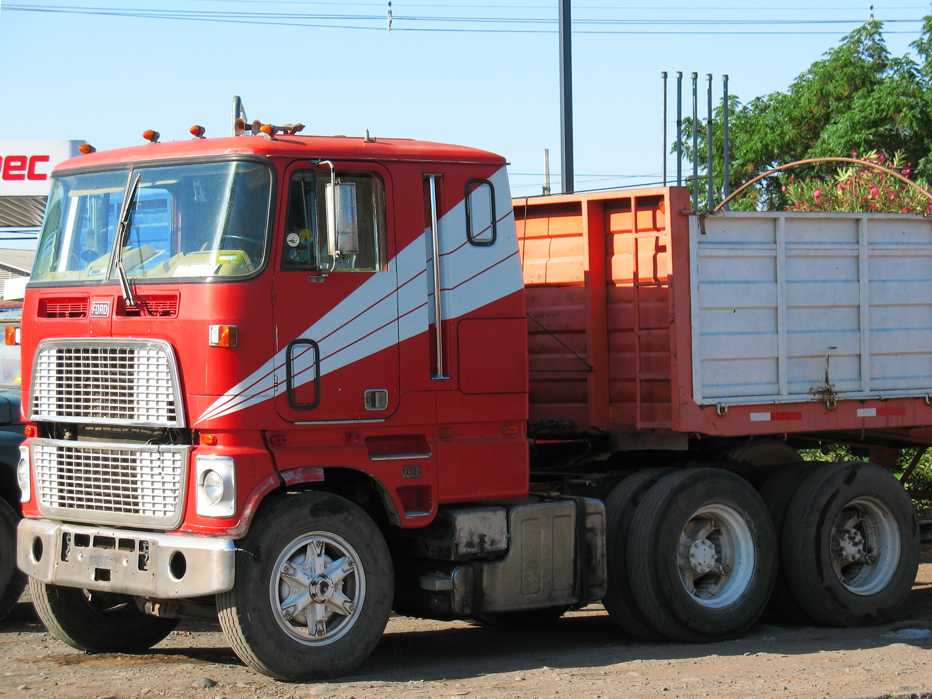 Ford CL 9000 - specs, photos, videos and more on TopWorldAuto