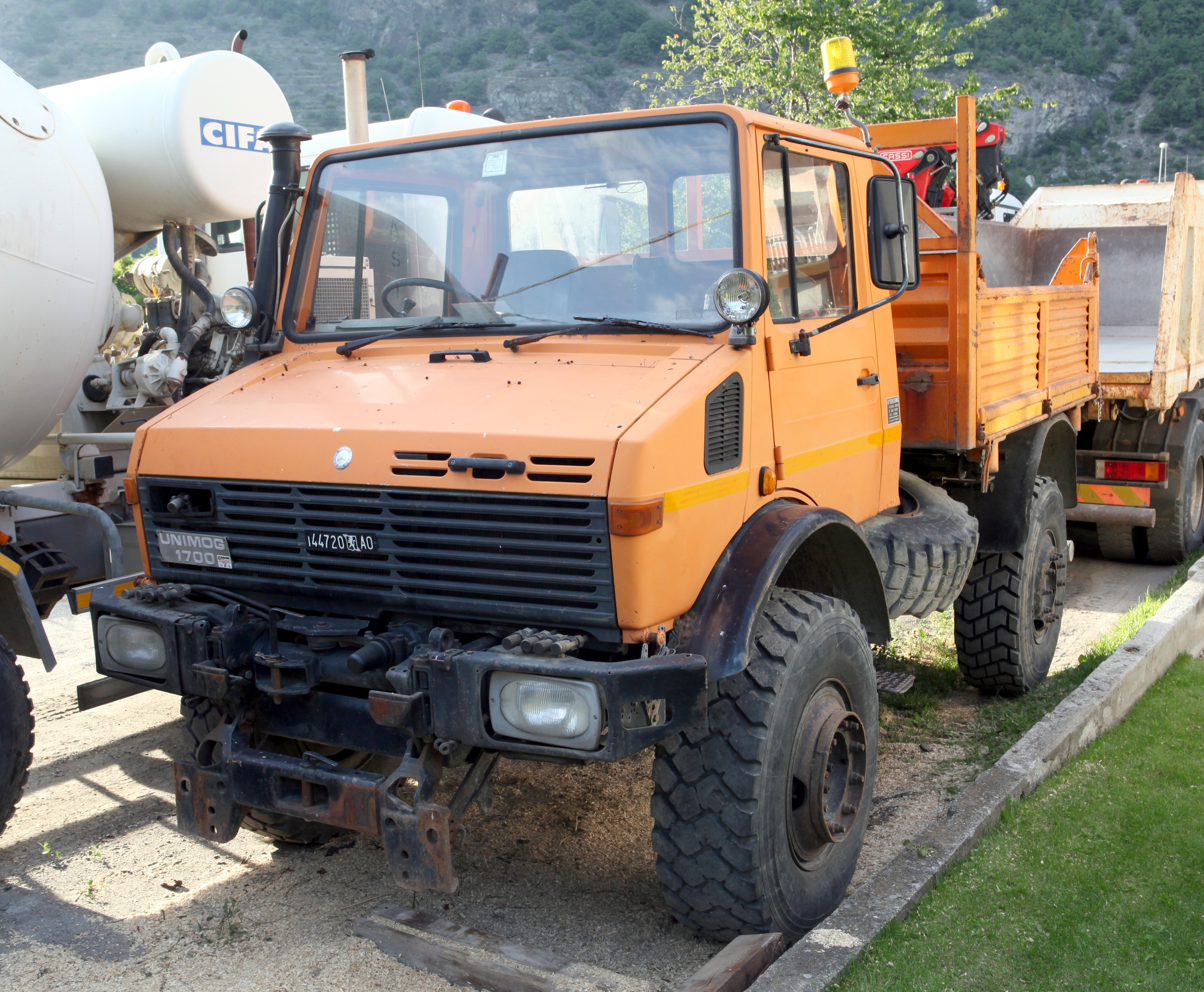 Mercedes-Benz Unimog U1250 Crew Cab - specs, photos, videos and more on ...
