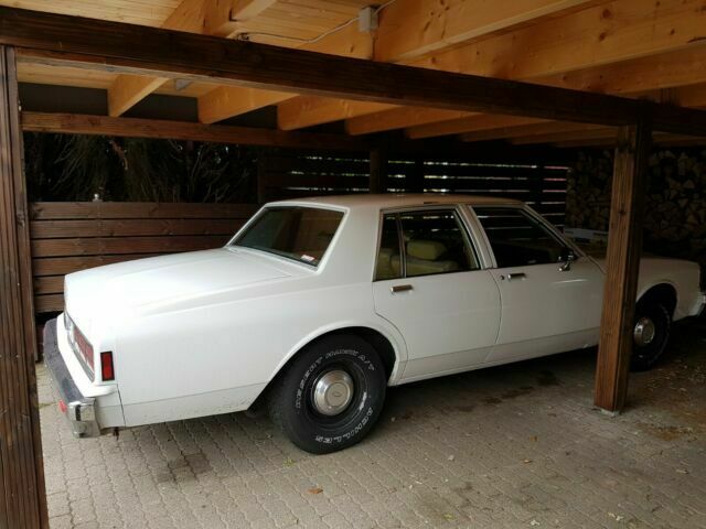 Chevrolet Caprice 9C1 - specs, photos, videos and more on TopWorldAuto