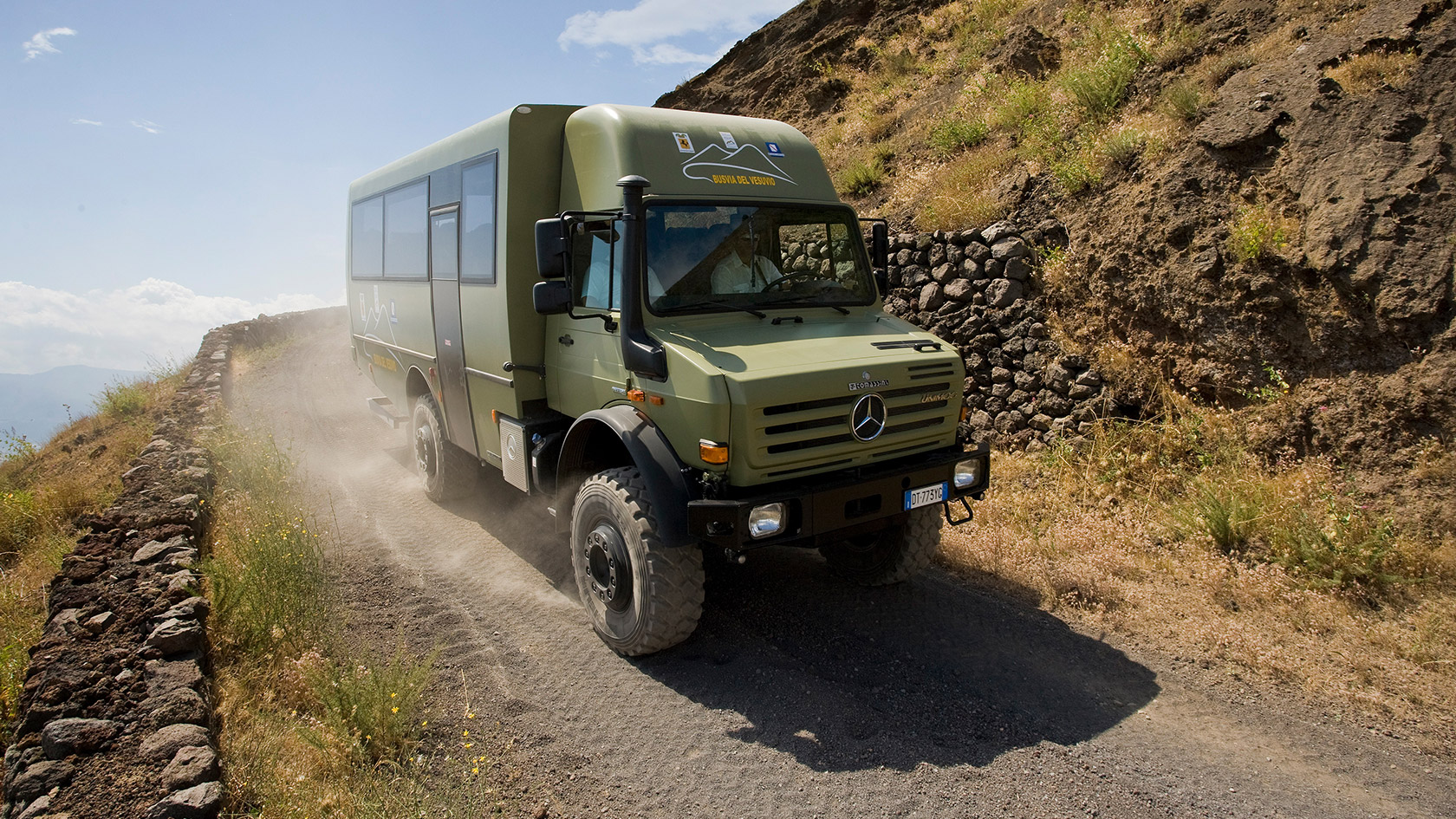 Mercedes-Benz Unimog 4000 - specs, photos, videos and more on TopWorldAuto
